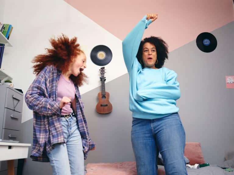 How Does Music Bring People Together? Happy Effects of Jamming Out