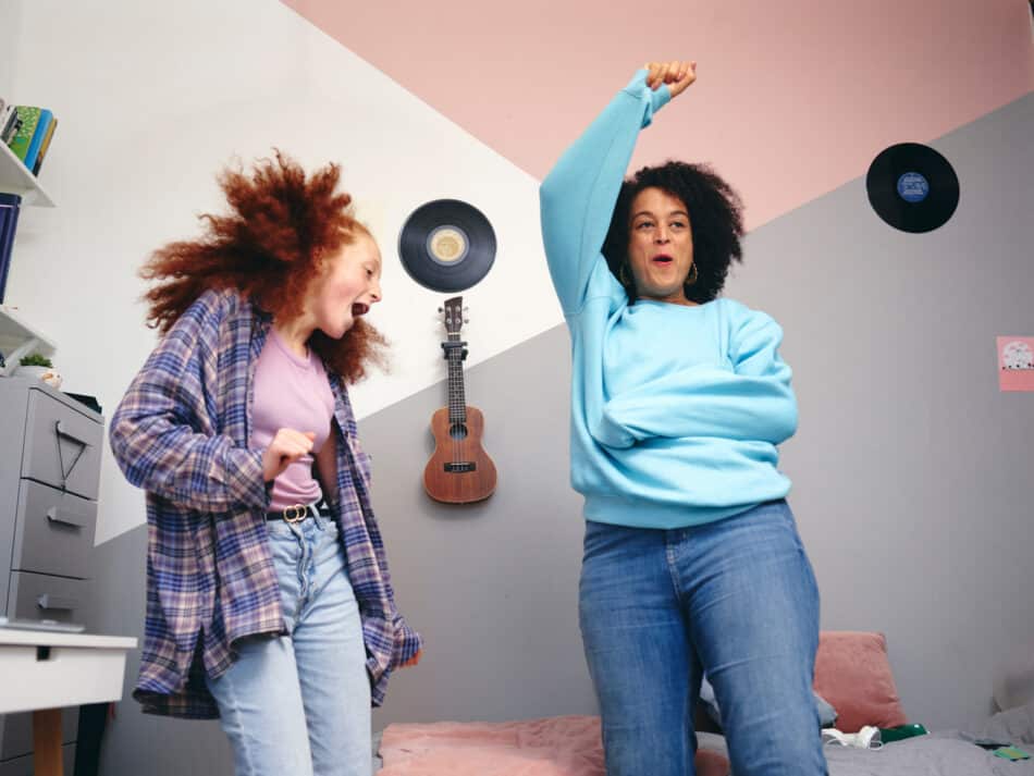 How Does Music Bring People Together? Happy Effects of Jamming Out